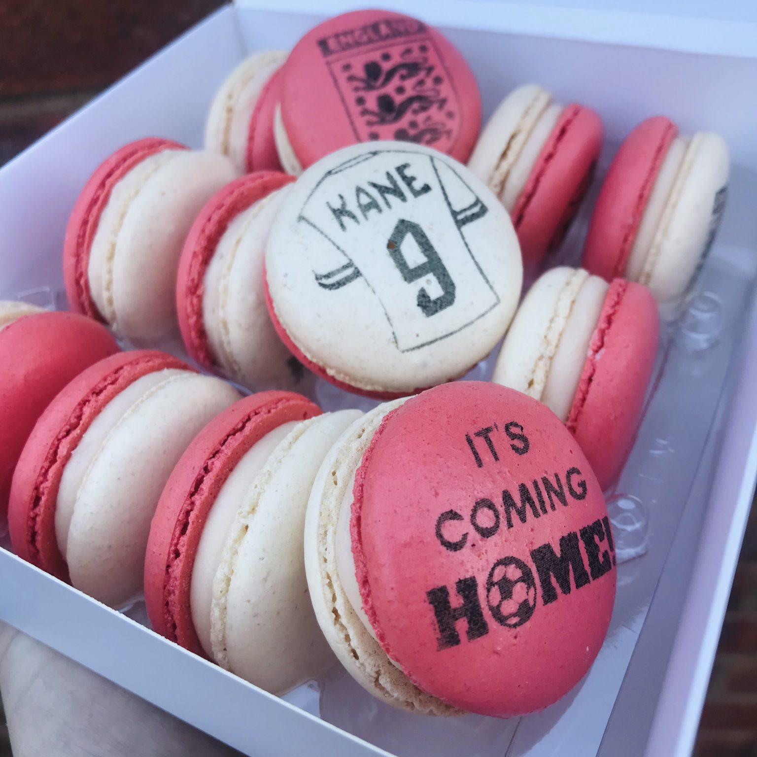 World Cup 2022 England Football Macarons Box – Sugar Glaze Bakery